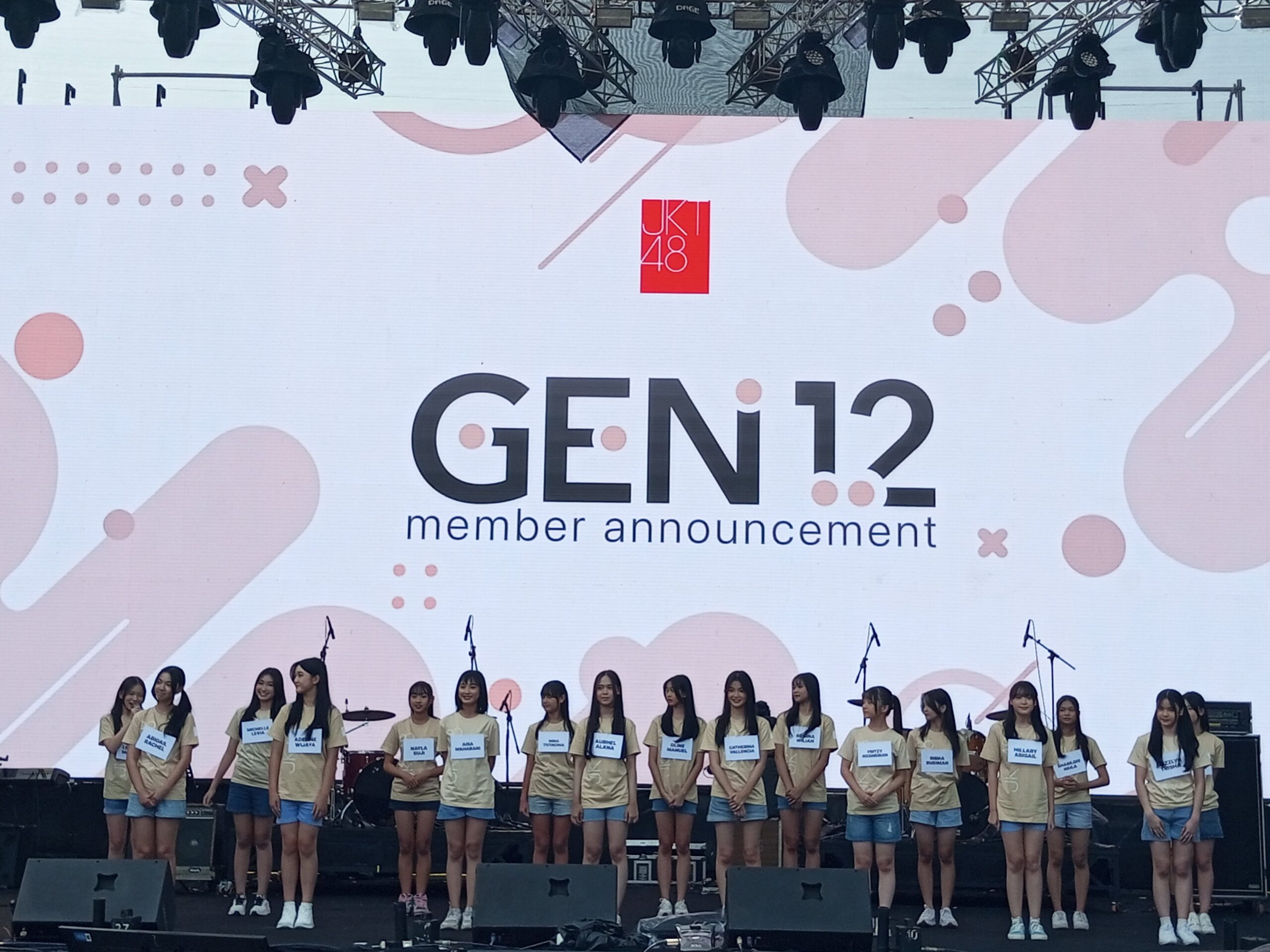 JKT48 Perkenalkan 17 Member Baru Generasi 12 - zetizens.id