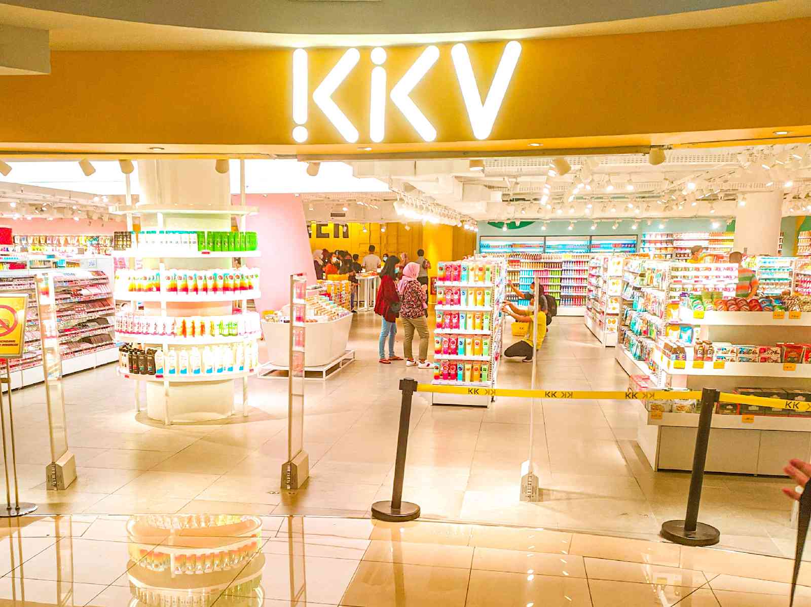 Ada Apa Saja di KKV, Tempat Belanja Bernuansa Kuning Ngejreng - zetizens.id