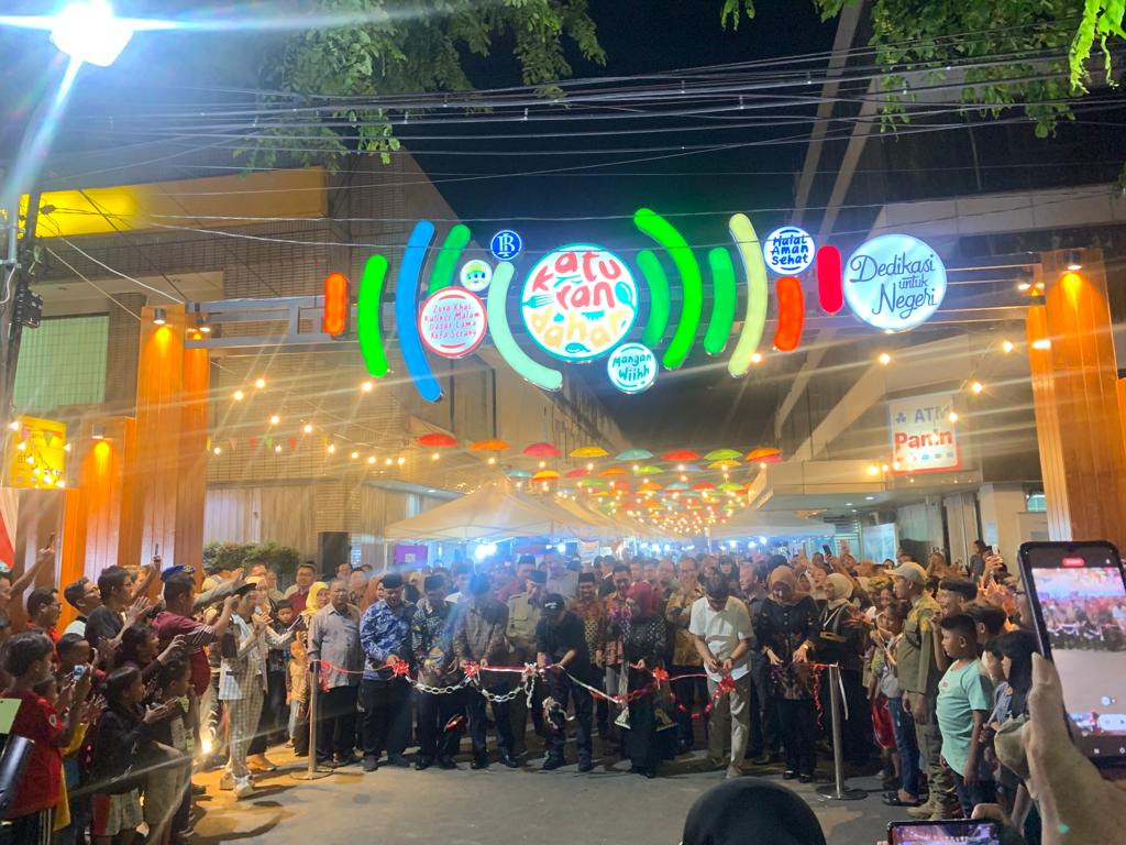 Peluncuran Katuran Dahar Kawasan Kuliner Malam Pasar Lama Kota Serang ...