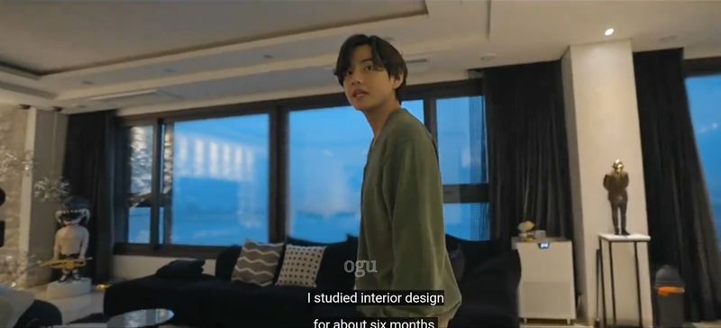 Rumah V BTS Bernuansa Klasik, Desain Interior Sendiri - zetizens.id