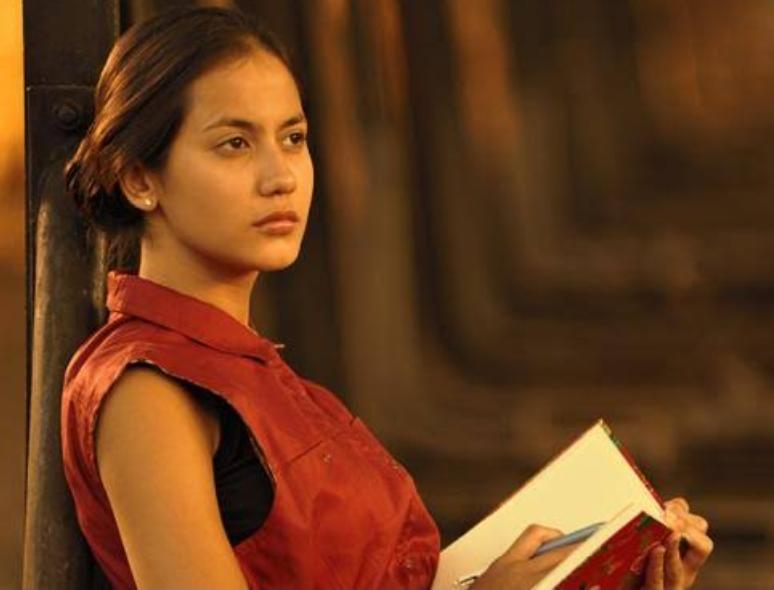 Pevita Pearce Sosok yang Melekat dengan Tokoh Hayati Pada Film ...