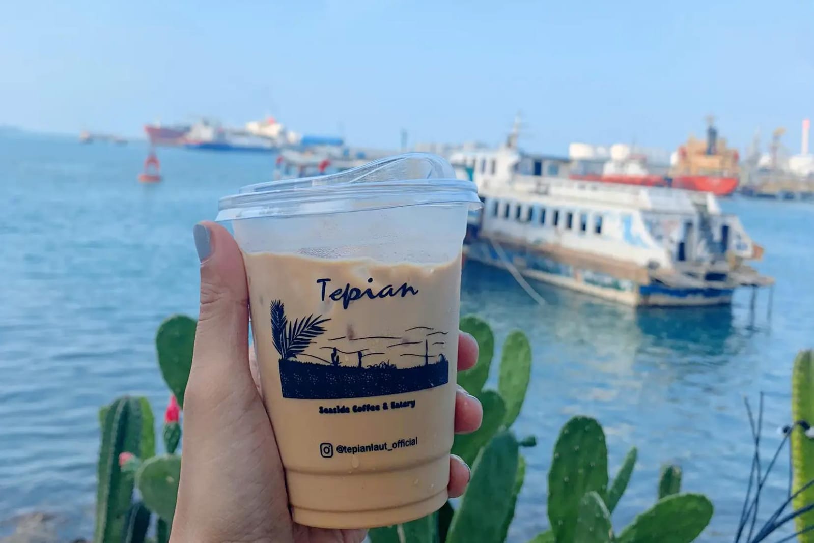 Nikmati Sunset Indah di Tepian Seaside Coffee, Pantai Merak - zetizens.id