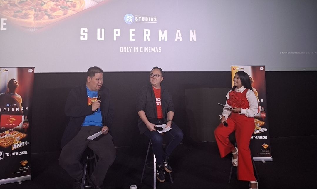Nonton Superman Jadi Lebih Hangat bersama Big Box Pizza Hut Berlogo S ...