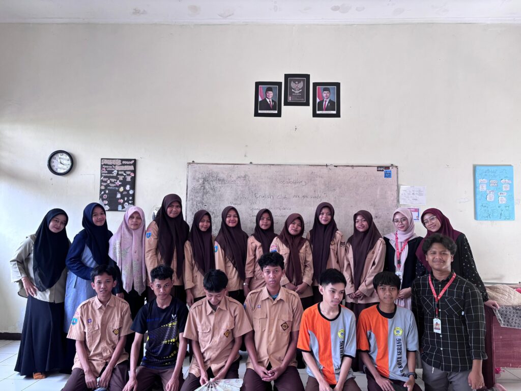 PLP Kelompok 20 UIN SMH Banten Inisiasi English Club di SMKN 3 Kota ...