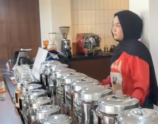 Toko Kopi Haji Wawa, Aneka Kopi Ada di Sini - zetizens.id